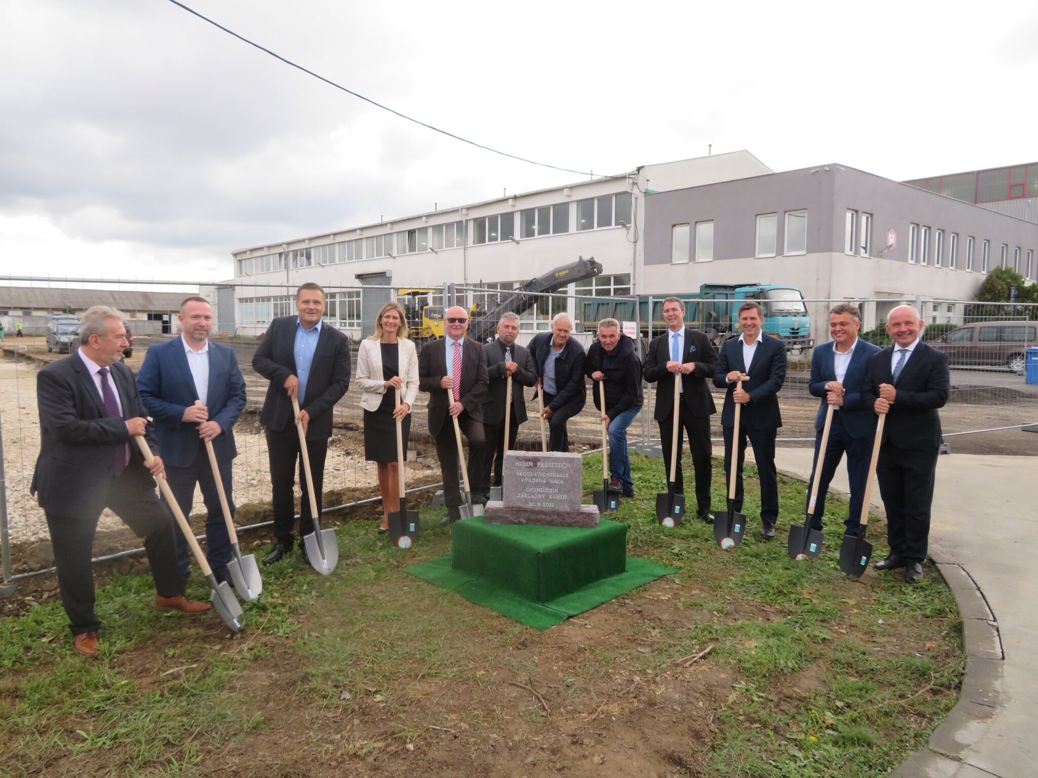 Heinrich Huhn investiert Millionenbetrag in den Bau einer Halle zur ...